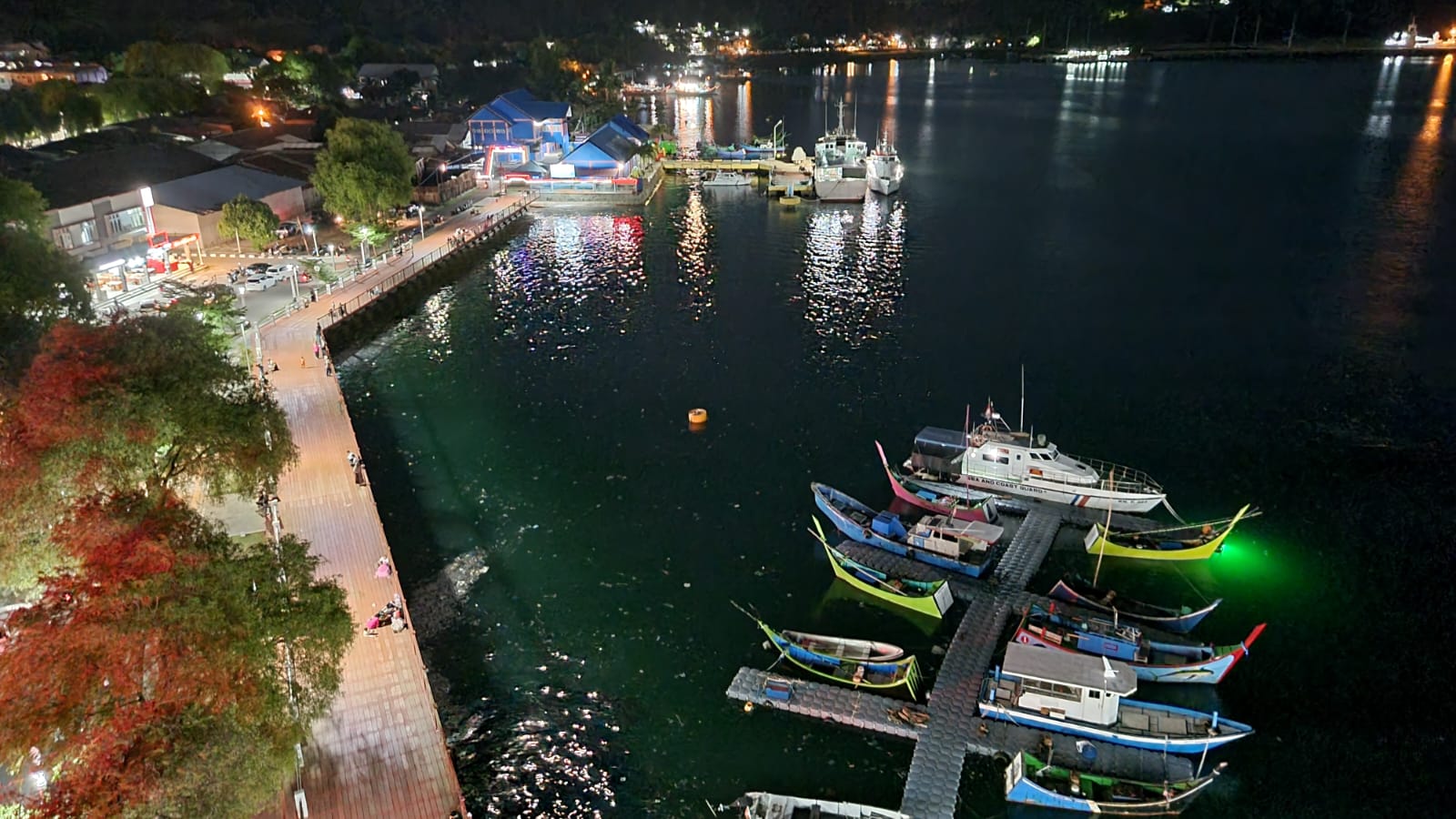 Melihat Keindahan Kota Sabang Melalui Menara Merah Putih